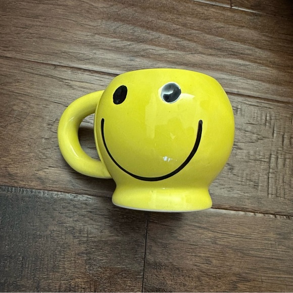 Kitchen | Smiley Face Mug | Poshmark